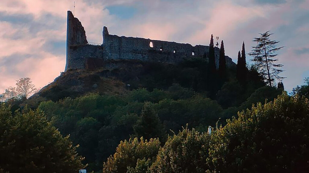 Bagliori al Castello: storia e solidarietà ad Avigliana • L'Agenda News